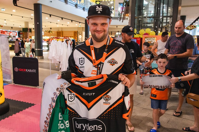 Gallery: All smiles at Macarthur Square | Wests Tigers